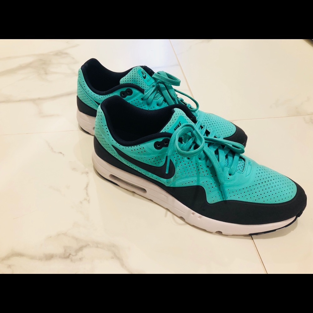 Nike Athletic Shoe Men’s Turquoise/Navy Size 12 - Gem